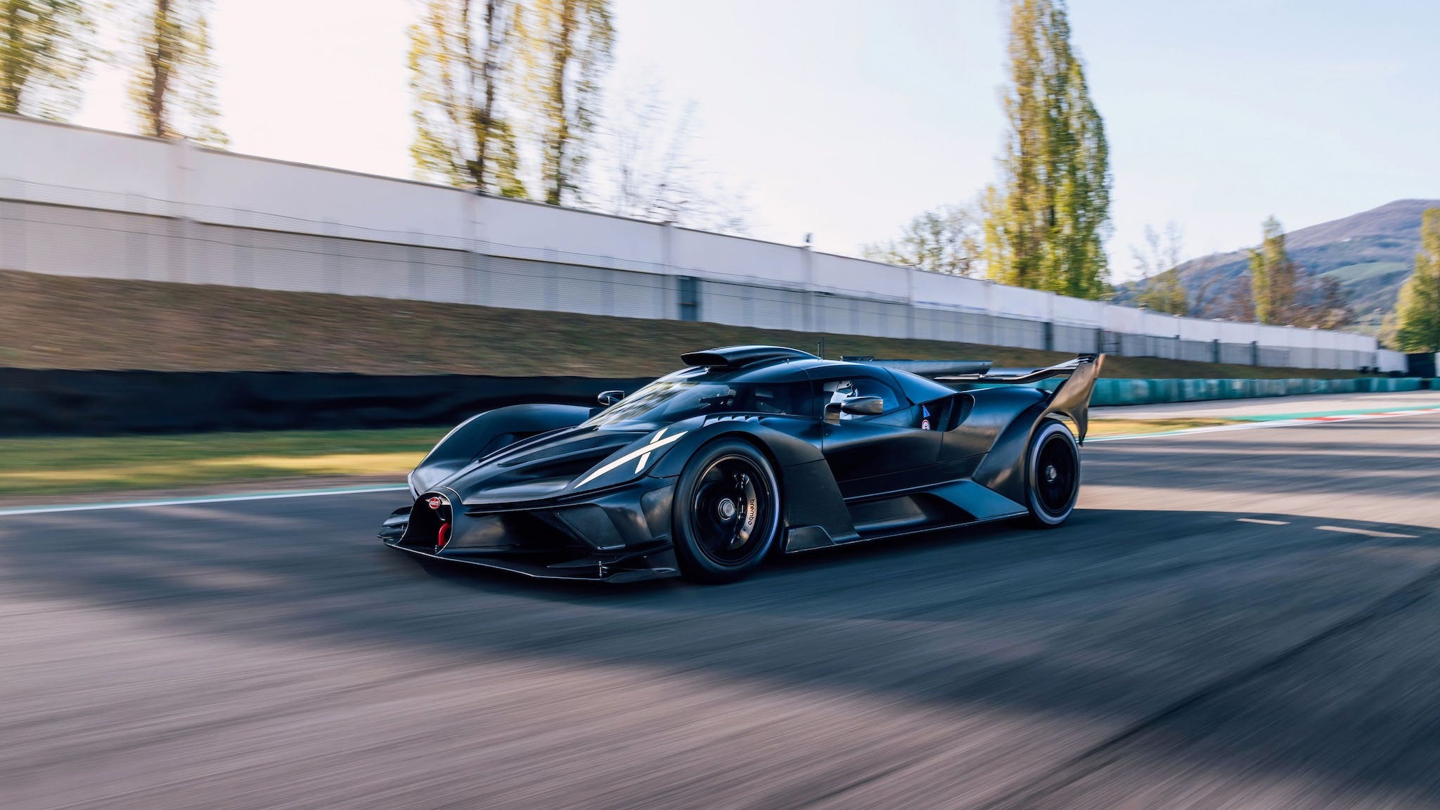 Bugattis neuestes Hypercar wird nächstes Jahr auf den Straßen ...