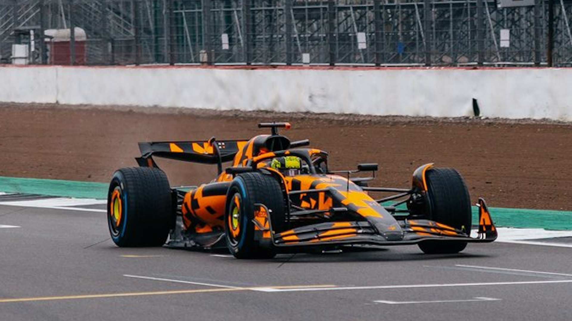 McLaren zeigt ersten Blick auf das neue F1-Auto von Lando Norris und ...