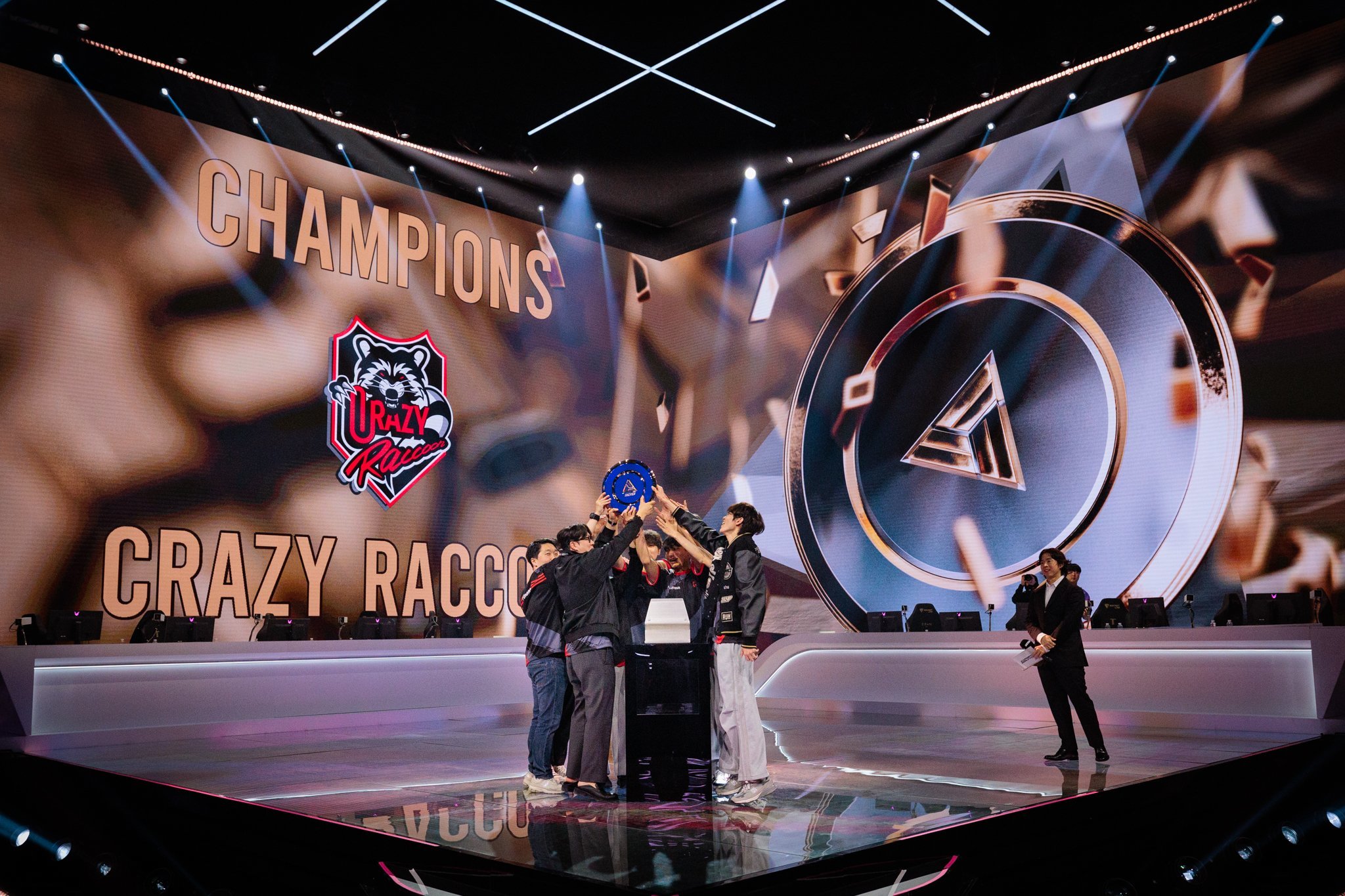 Crazy Raccoon sind die Sieger des Esports World Cup Overwatch 2 Turniers