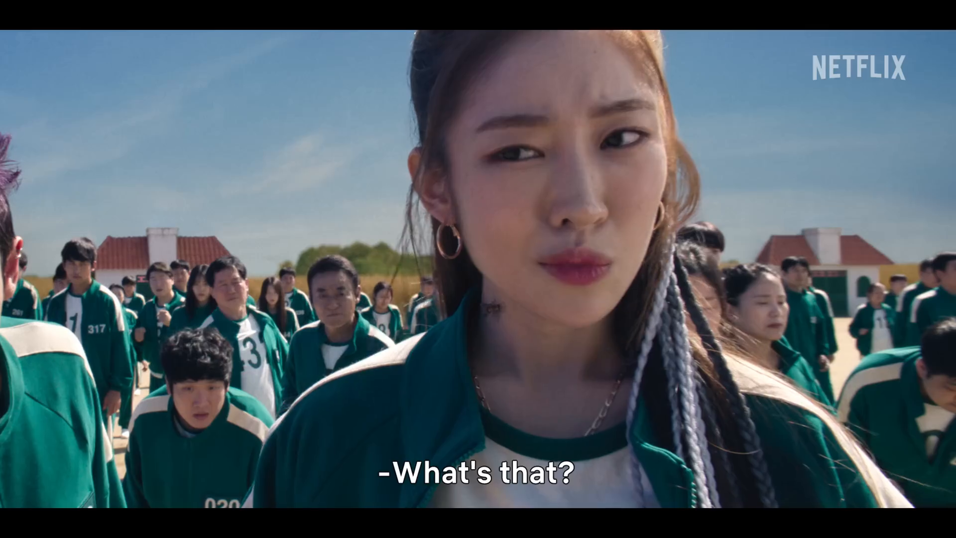 Gi-hun versucht, den Leuten im neuen Squid Game-Trailer die Regeln von ...