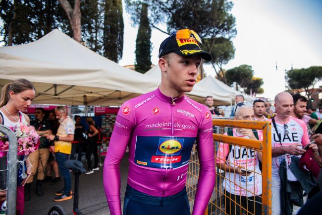 Jonathan Milan gewinnt die 17. Etappe der Tour de France in einem ...