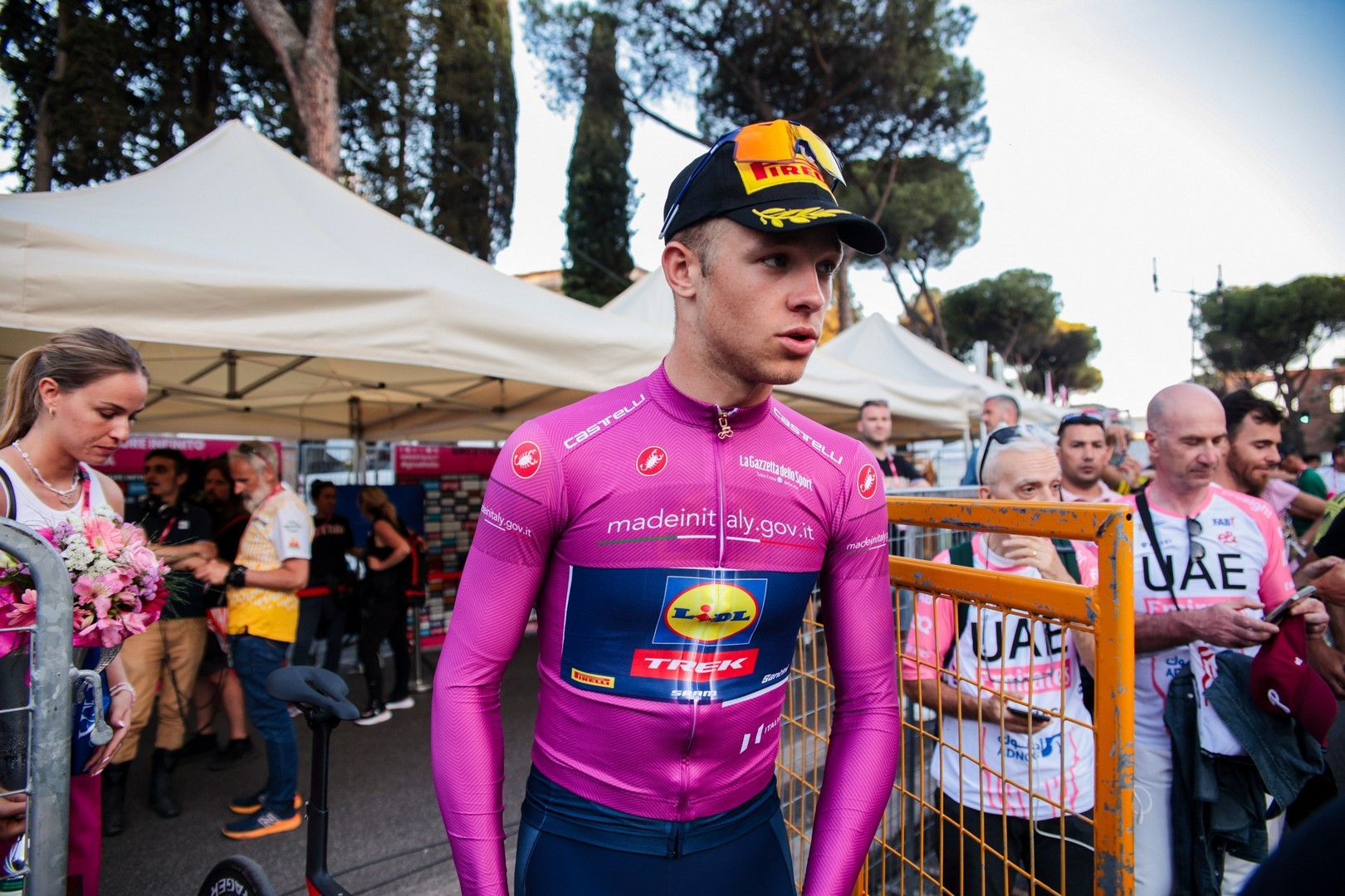 Jonathan Milan gewinnt die 17. Etappe der Tour de France in einem ...