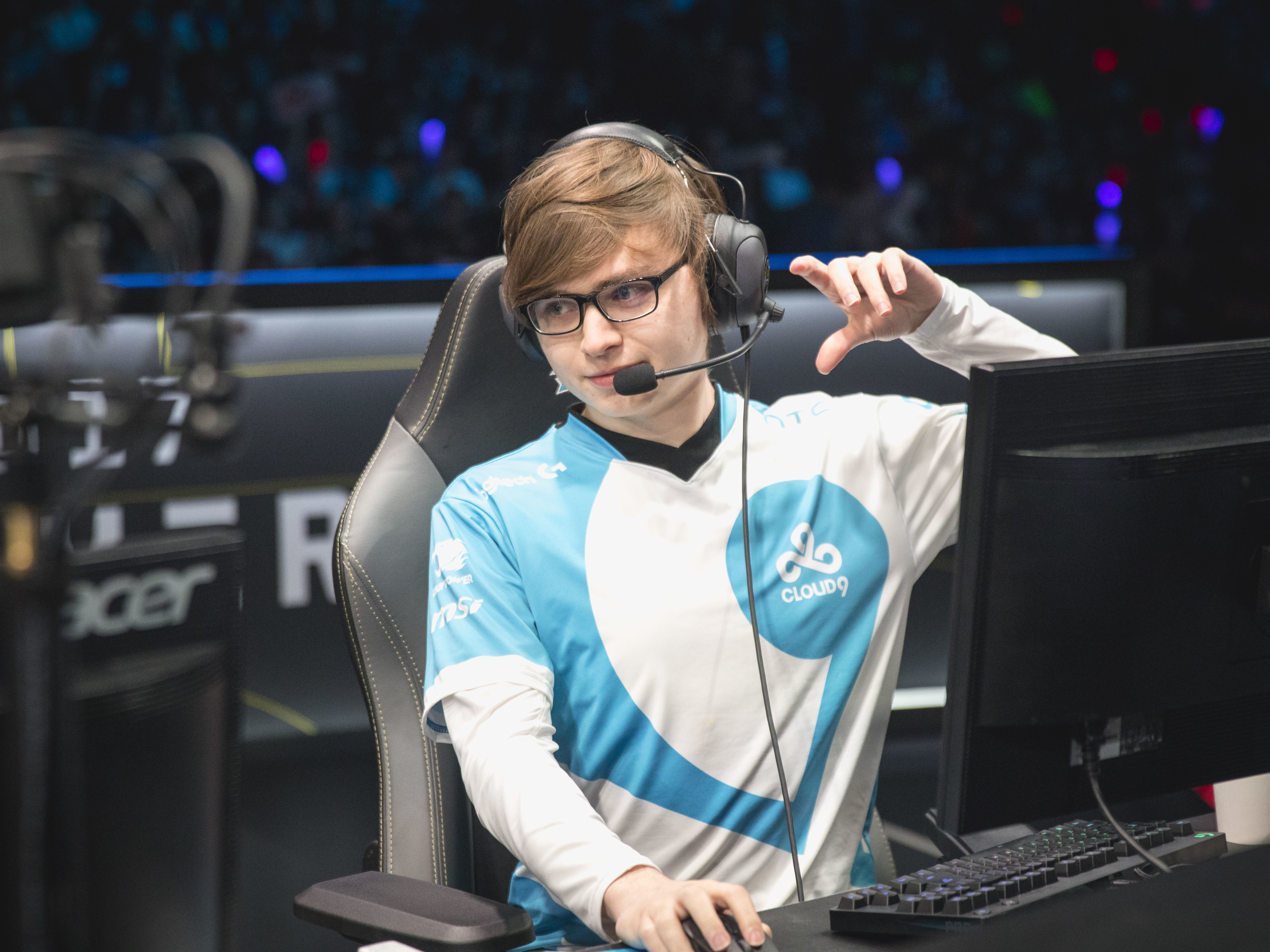 Sneaky von Cloud9 wird für 24 Stunden von Twitch gebannt - League of ...